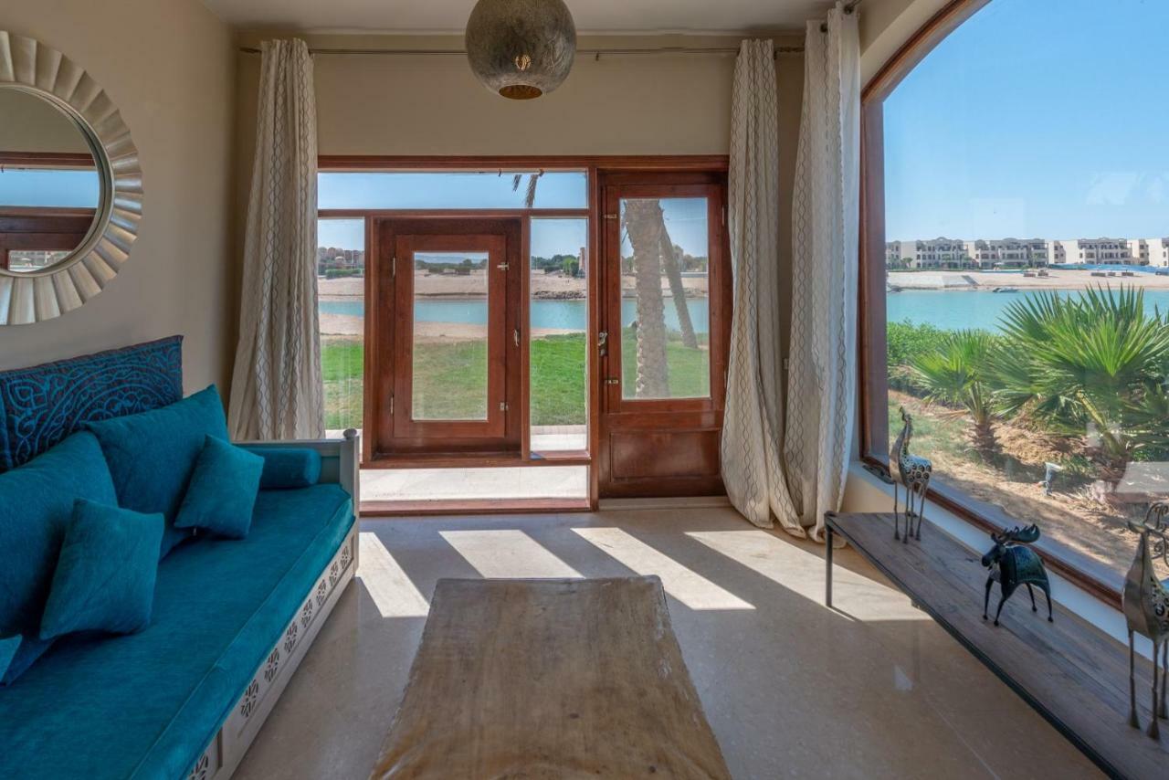 SCENIC VIEWS 3 BEDROOM VILLA WITH PRIVATE JACUZZI IN SABINA, HURGHADA